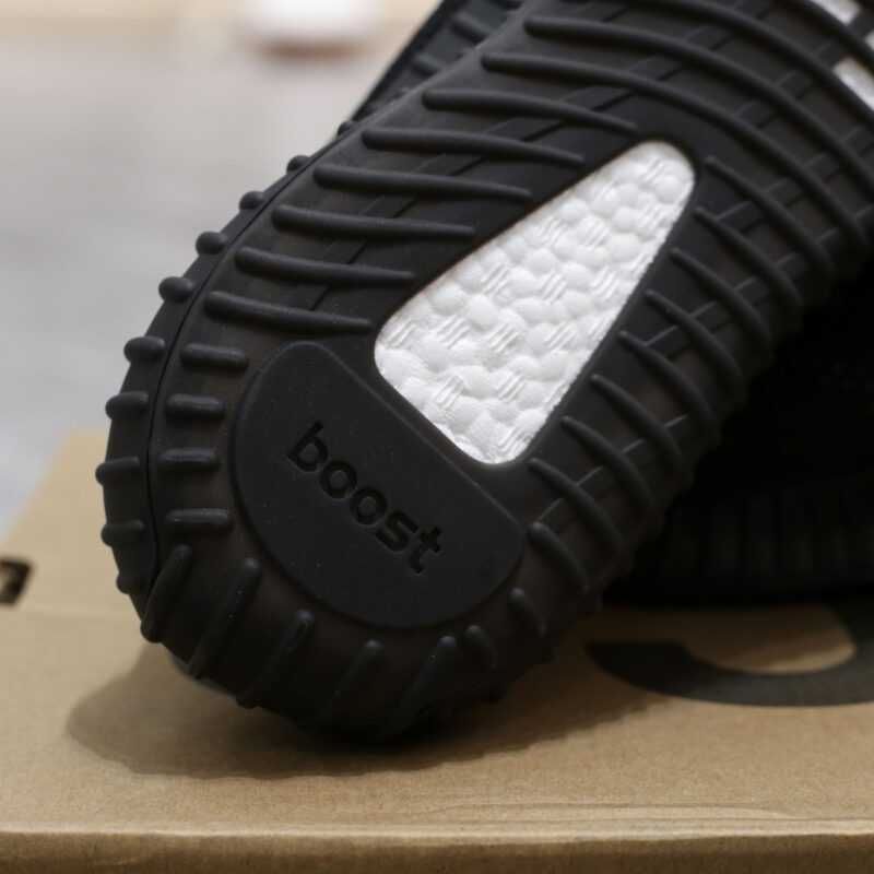 Giày adidas Yeezy Boost 350 V2 'Oreo' - Cop Sneaker