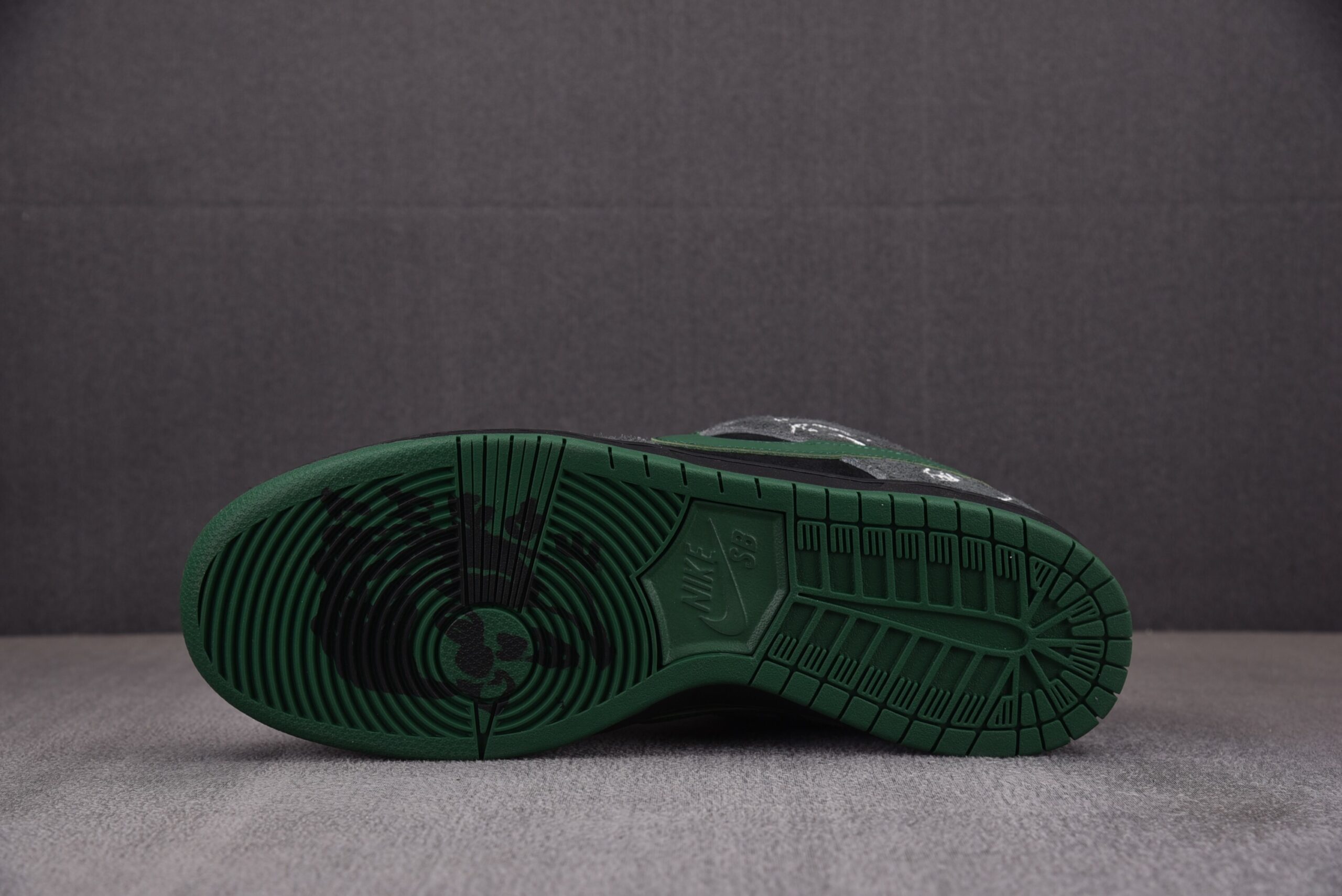 (BEST) Nike SB Dunk Low 'THERE SKATEBOARDS' - Cop Sneaker