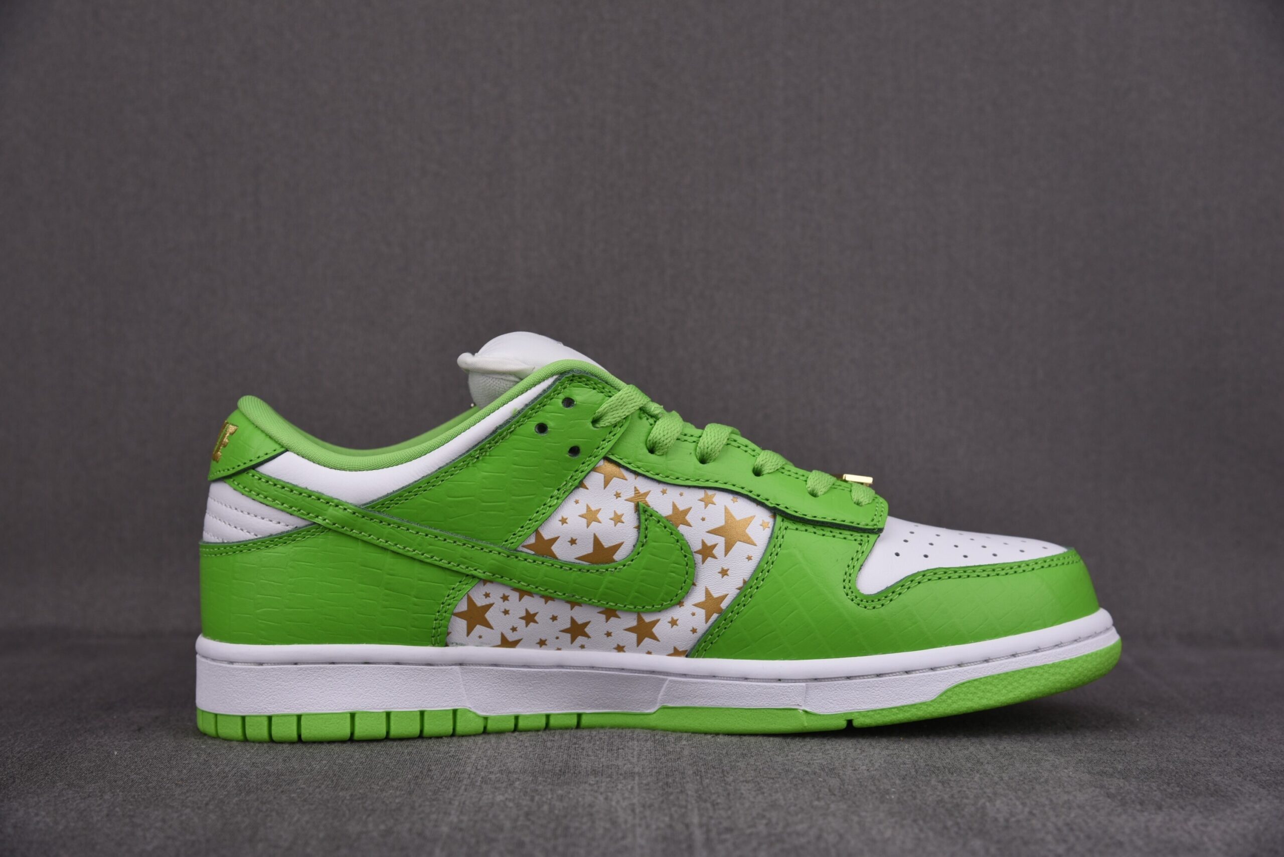 (BEST) Nike Supreme Dunk Low OG SB 'MEAN GREEN' - Cop Sneaker